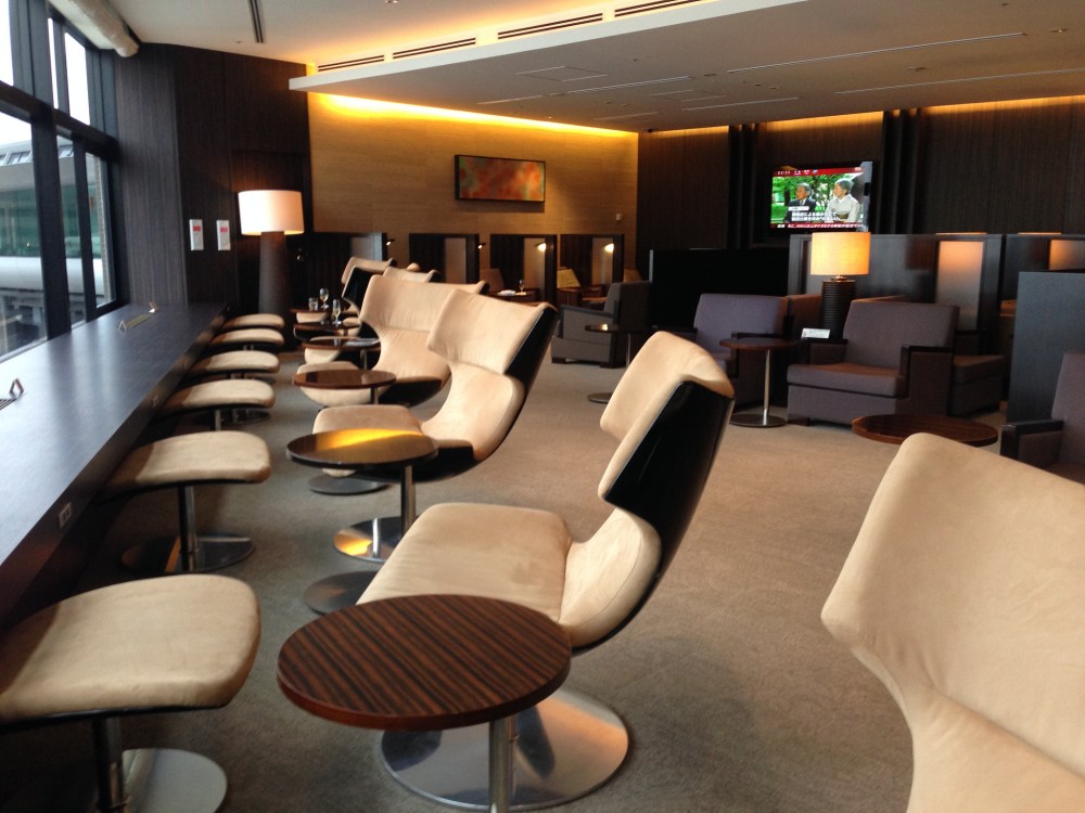 Airline Lounge Review: Japan Airlines Business Class Lounge at Narita ...