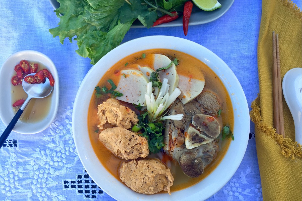 Bánh Canh Cua Giò Heo / Crab and Pork Hock Tapioca Noodle Soup | La Vie ...